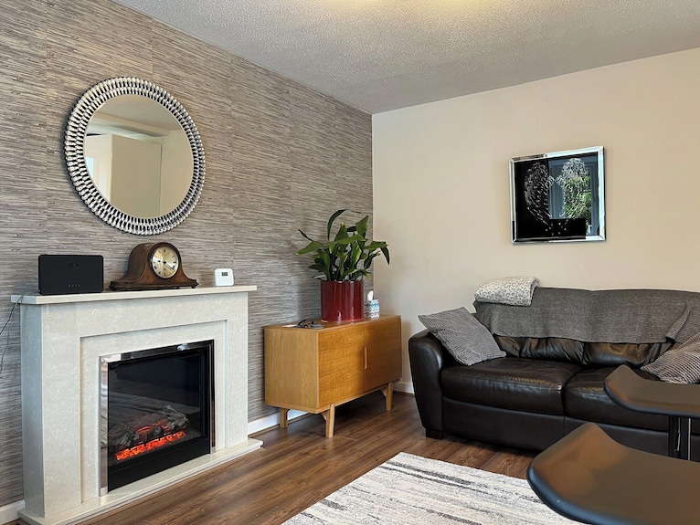 1 Bedroom Accommodation In Glossop - West Yorkshire