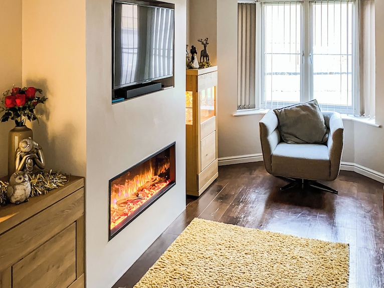 4 Bedroom Accommodation In Bridgend - Bridgend