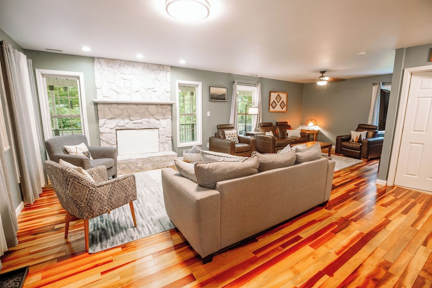 Mins To Avl, Secluded, Firepit, Family Friendly - Asheville, NC