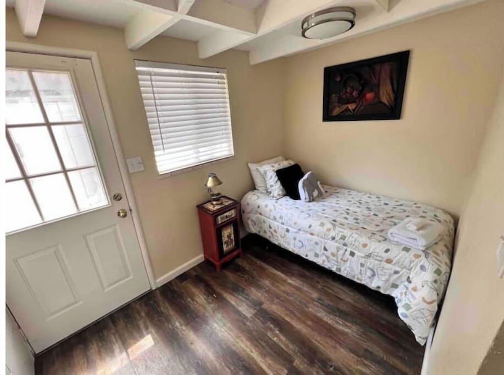 Charming Single-story Home Steps From The Beach. - Capitola, CA
