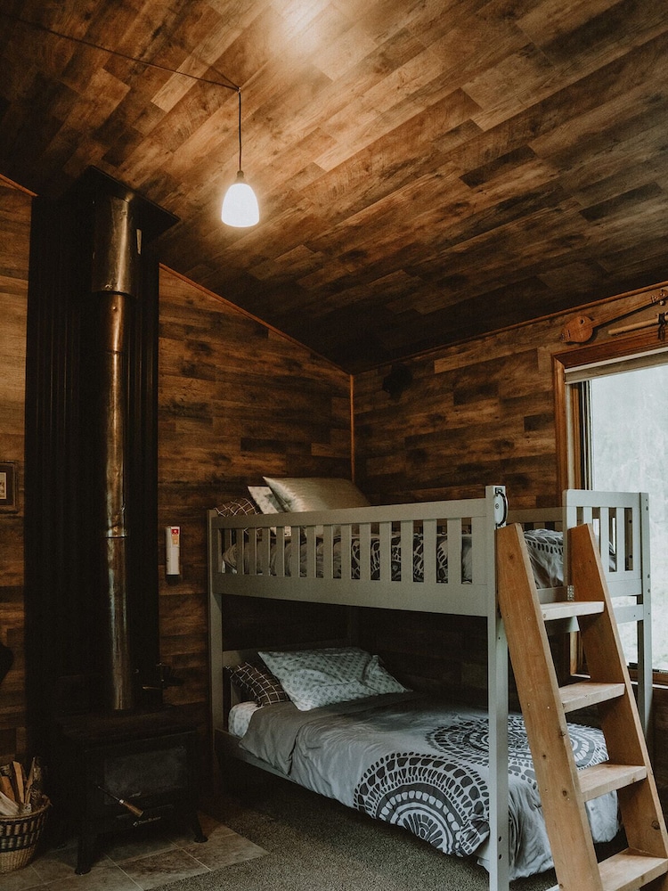 Tri-river Retreat + Bunkhouse, Only 5 Min From Downtown Talkeetna! -