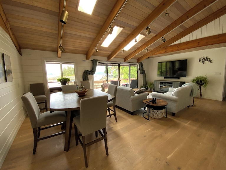 Family Adventures Await In This Ocean Front House! (Pet Friendly!)\n - Campbell River