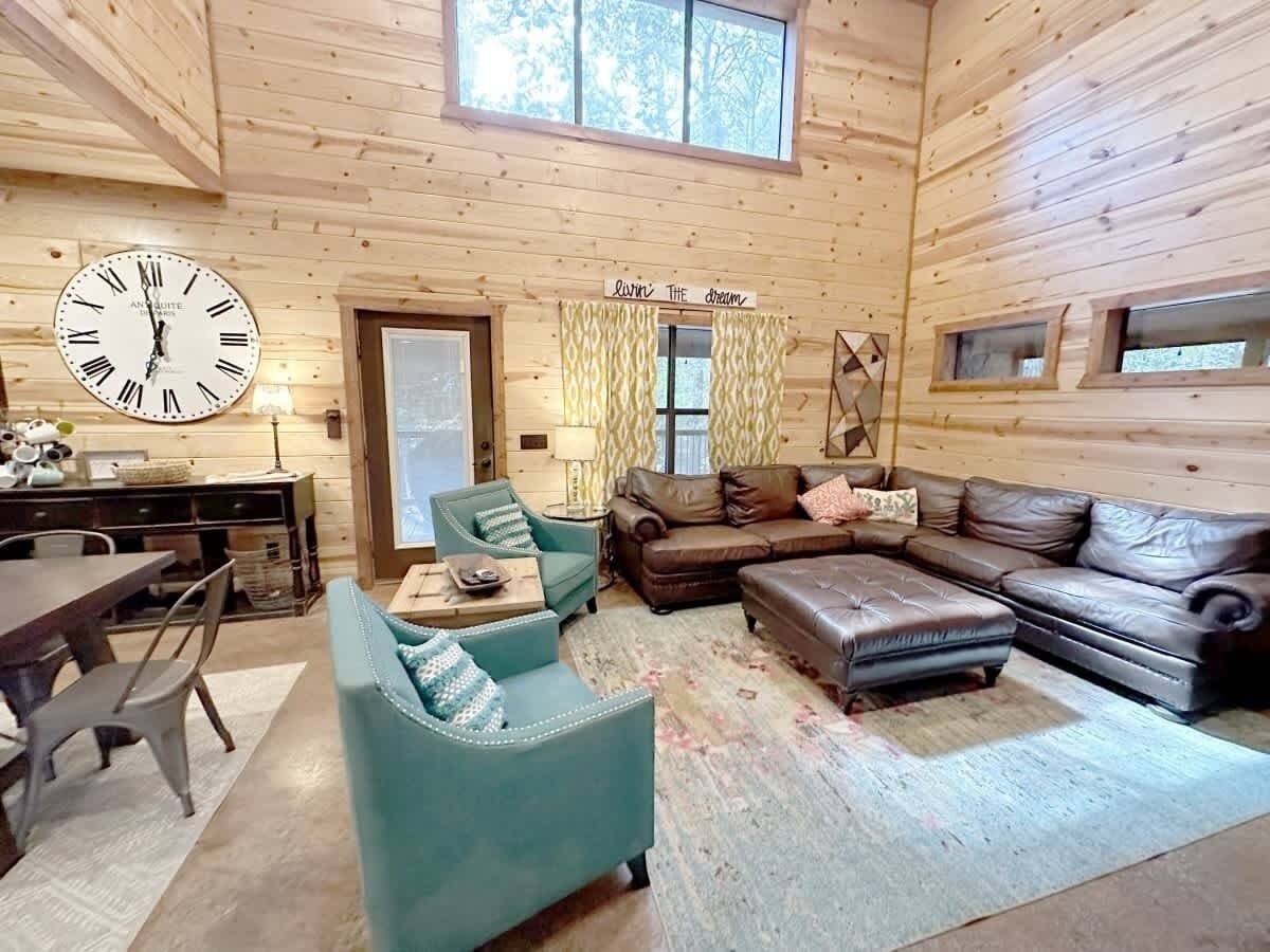 Luxury Rustic Cabin  Hot Tub & Spa  Fire Pit - Broken Bow, OK