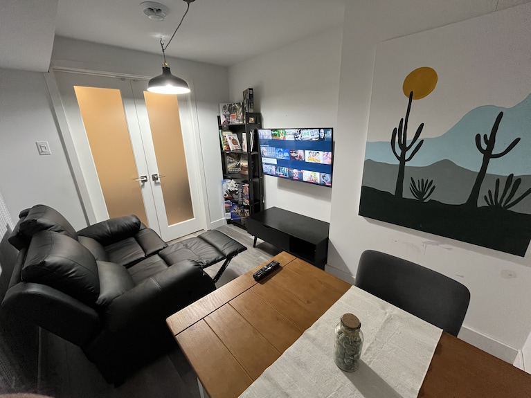 Exquisite Black & White Apartment With Unparalleled Charm - 가티노