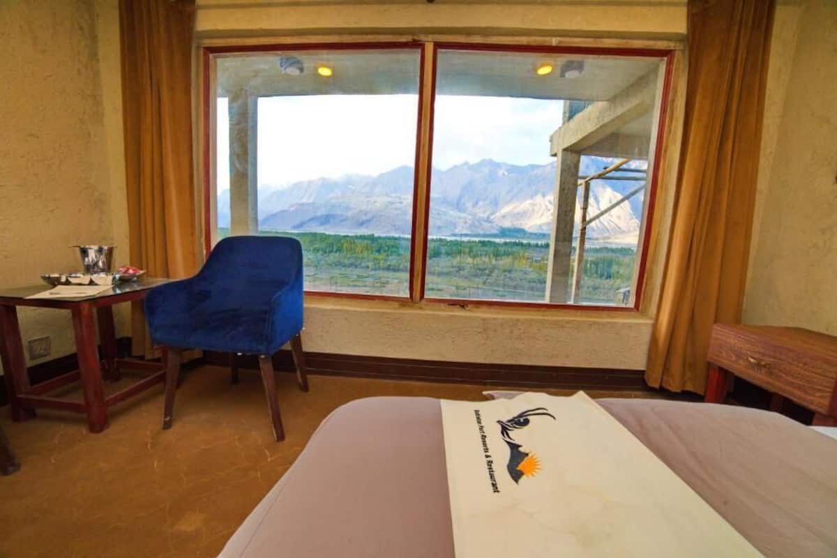 Quarto casal luxo | Vista para a montanha