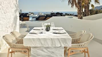 Crystal 2BD Presidential Water Suite with Private Pool | Vista da sacada