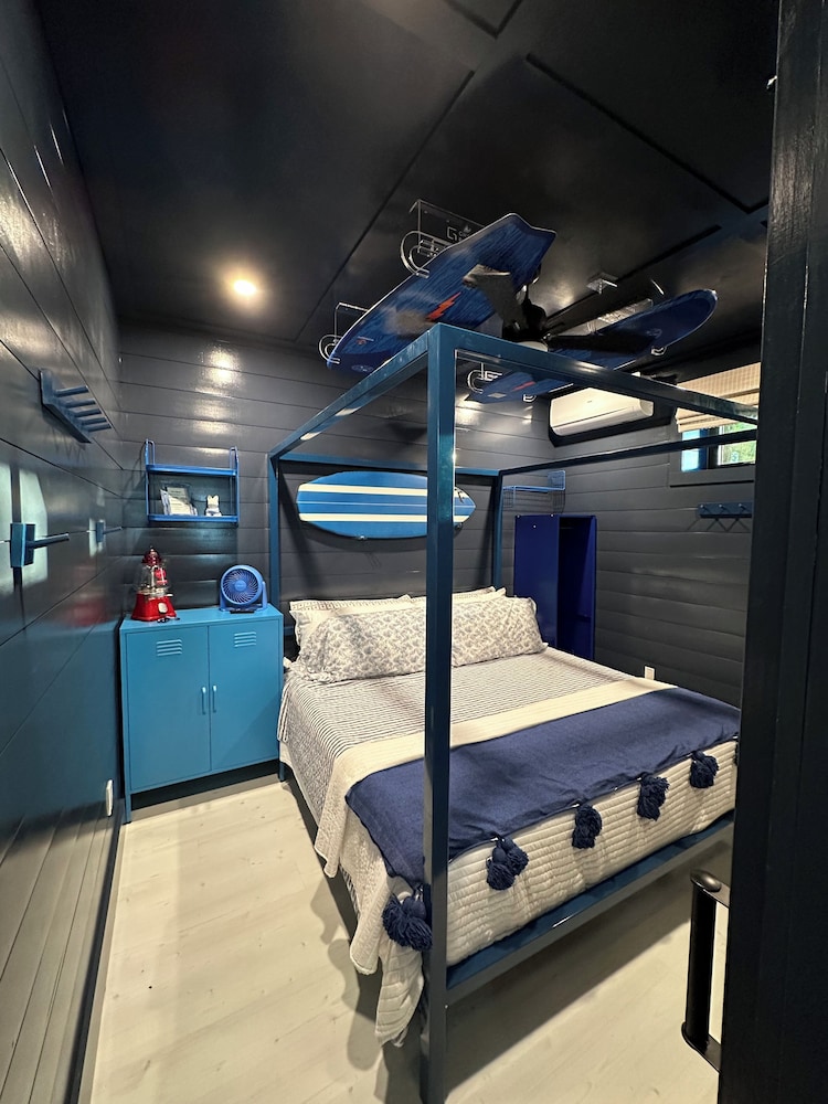 Unique home and 3 level bunkhouse. Lake of the Ozarks. Accommodate 24 ...