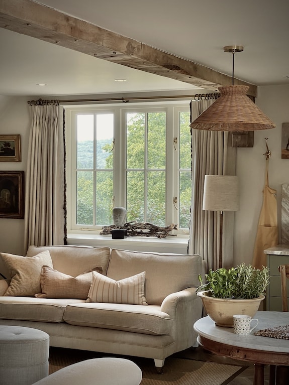 Plum Henley Is A Characterful One Bedroom Cottage - Midhurst