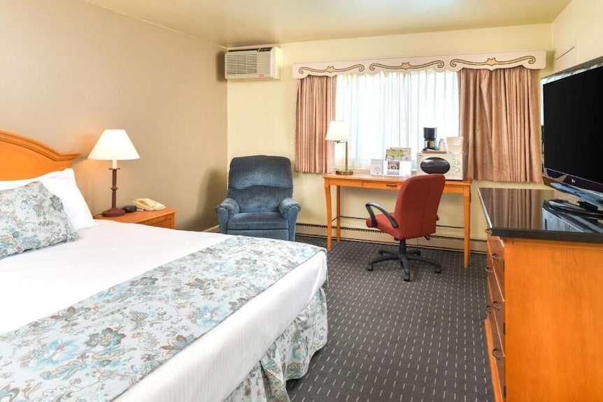 Best Value Stay! Comes With Continental Breakfast And Parking, Outdoor Pool - 솔방