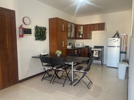 Apartamento conforto | Cozinha privada | Geladeira grande, micro-ondas, cooktop, lava-louças