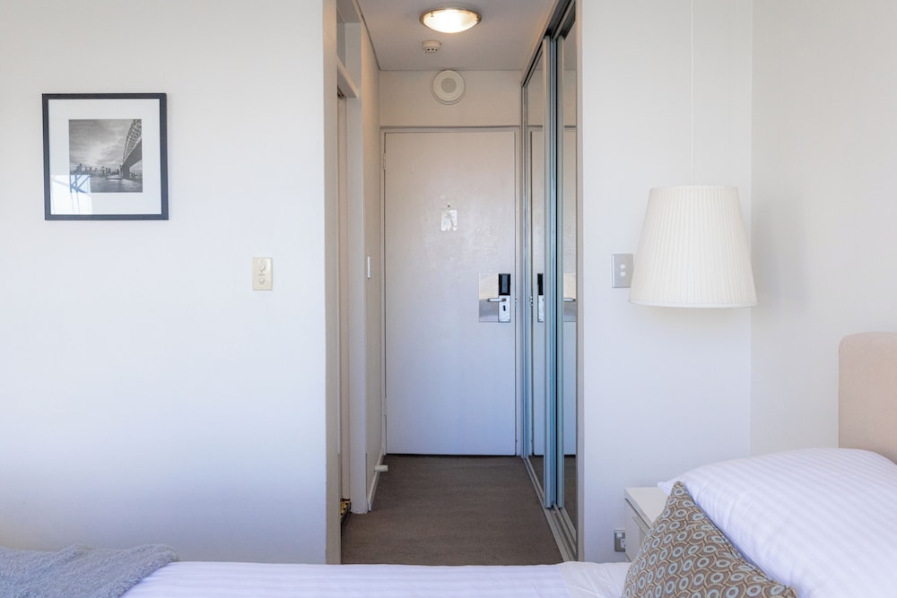 Harbourside 81 - Stunning Studio Apartment - Harbour Bridge & Opera House Views - Macquarie University City Campus