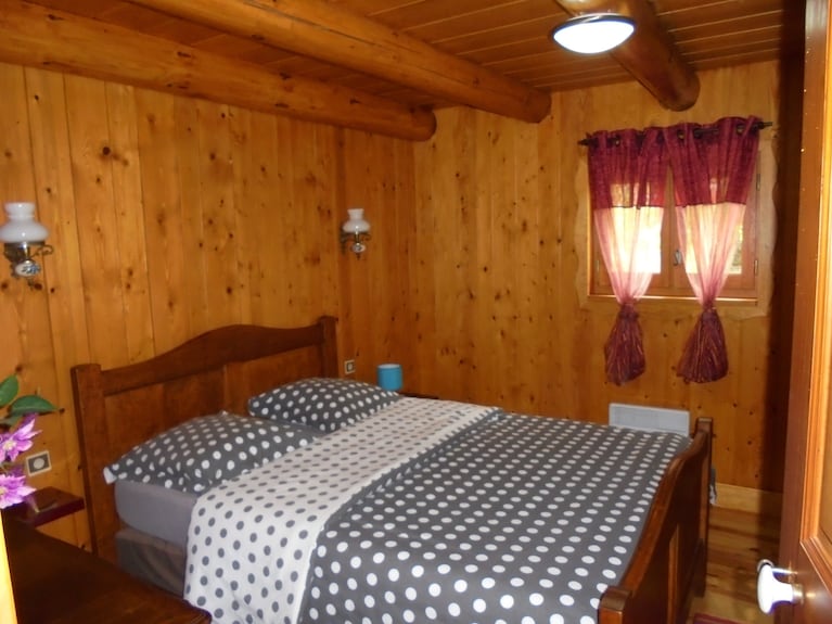 Chalet En Pleine Nature, à Proximité De Sentiers De Randonnées - Auvergne