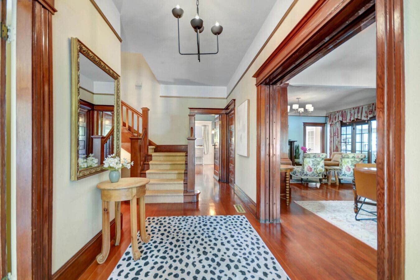 Sonoma Victorian In Heart Of Sonoma - Marin County, CA