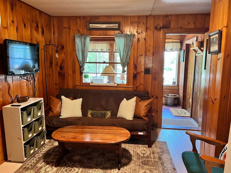 Cozy Lakeside Duplex Cabin On Moosehead, 10-min Walk To Downtown Greenville - Greenville, ME