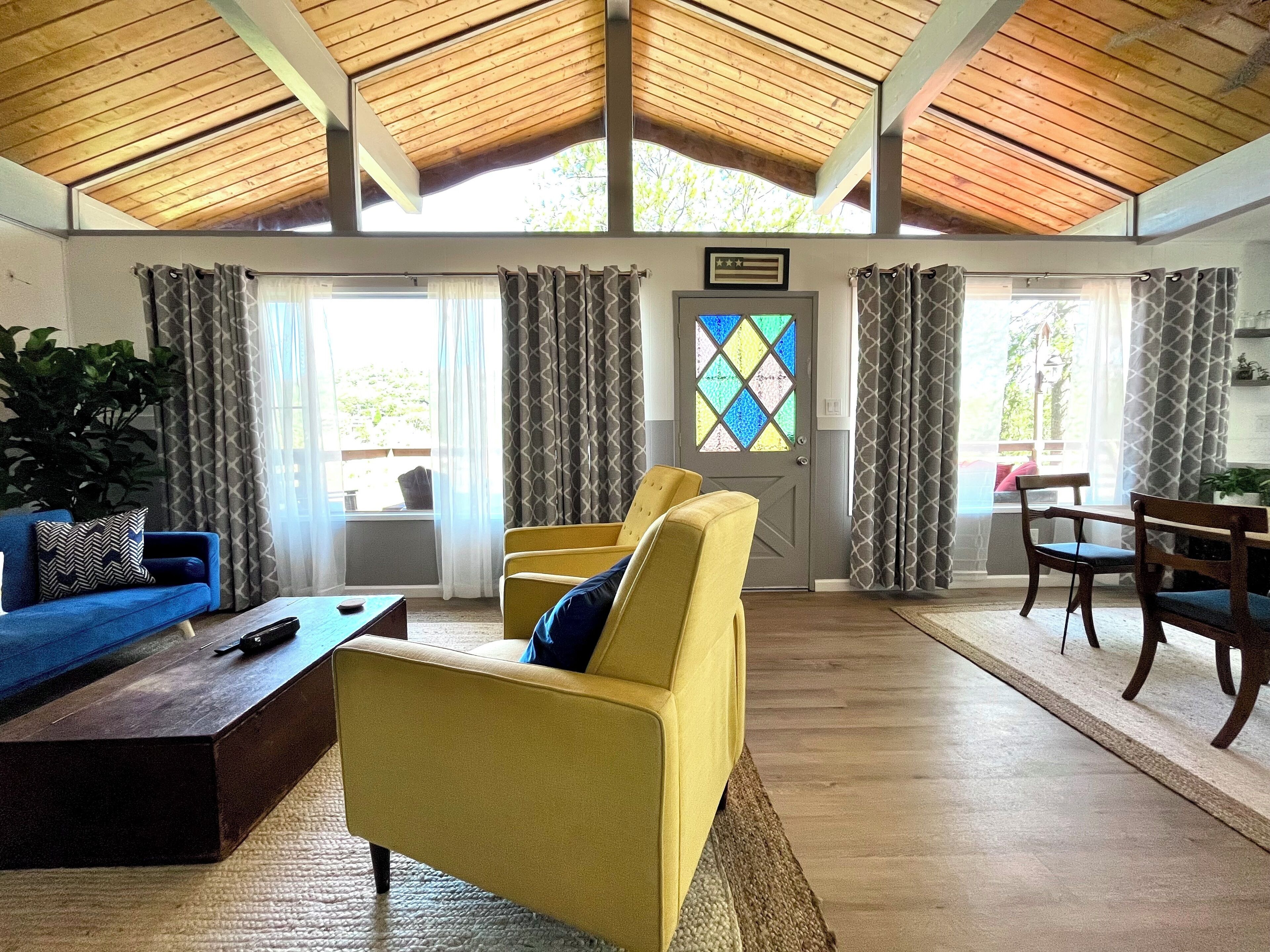 Dogs Are Family Also 240° Lakefront View Spacious Modern Family Retreat Sleeps 8 - Crestline, CA