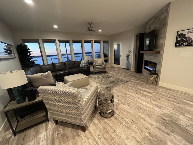 Penthouse Perfection-spacious 4 Bedroom-panoramic Views & Waterpark Passes At Bb - Iowa