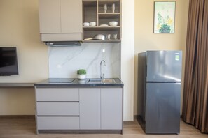 Estúdio Familiar, vista para o rio | Cozinha privada | Um frigorífico/congelador grande, uma placa de cozinha