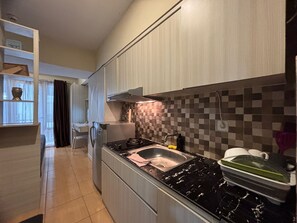 Estúdio Standard, 1 cama queen-size | Cozinha privada | Utensílios de cozinha 