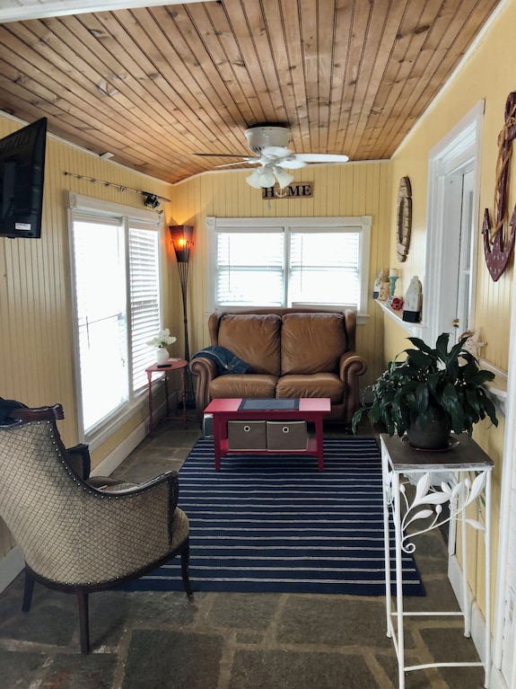 The Sunny Place Apt. 1/bed F/b W/d Full Kitchen Sunroom Deck - Hollywood Casino Perryville