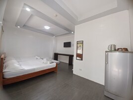 Quarto família | Ferros/tábuas de passar roupa, Wi-Fi de cortesia