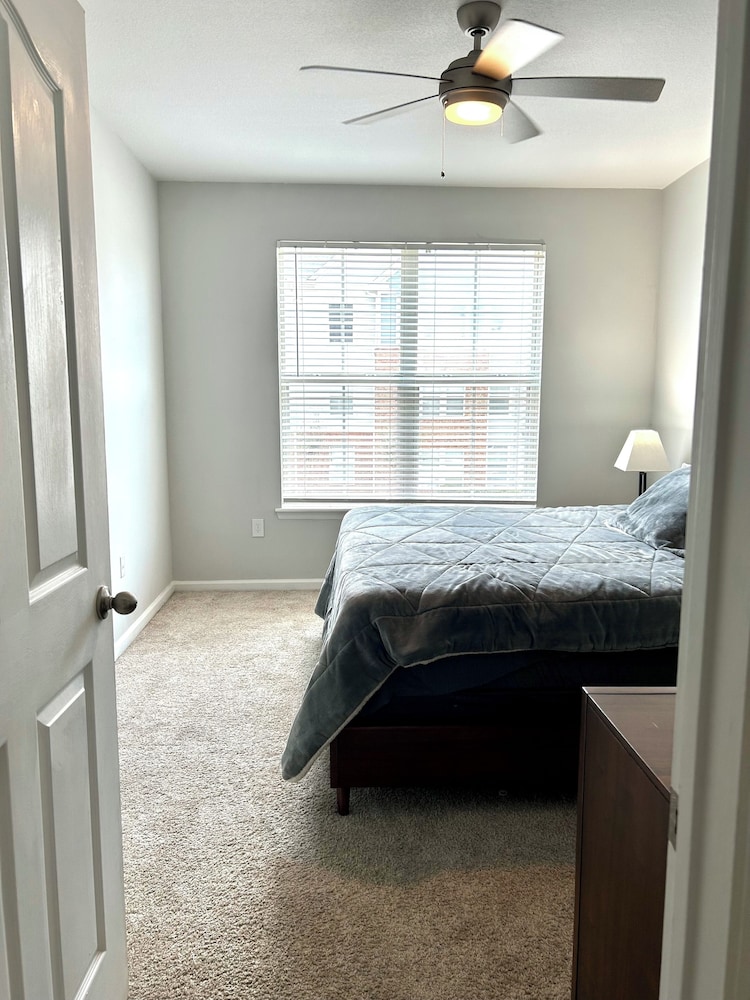 Functional & Comfortable Living Apartment In The Heart Of Sugar Land - Sugar Land, TX