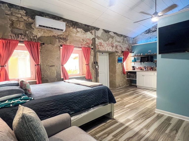 Ground Floor Unit With Local Artist Mural On Exterior! - Frederiksted