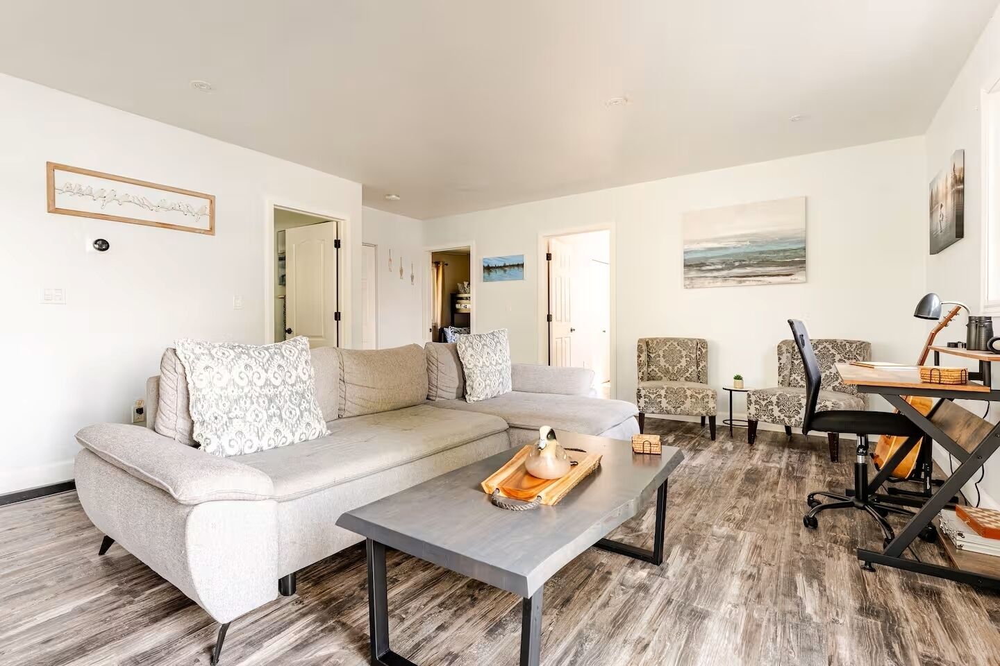 Modern, Sunset-facing Waterfront Cottage - Napanee