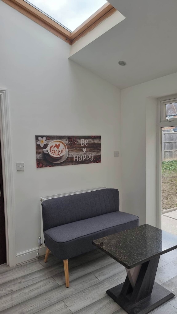 St Albans Stylish Ensuite Studio With Kitchenette, Serviced Apartments. - Watford