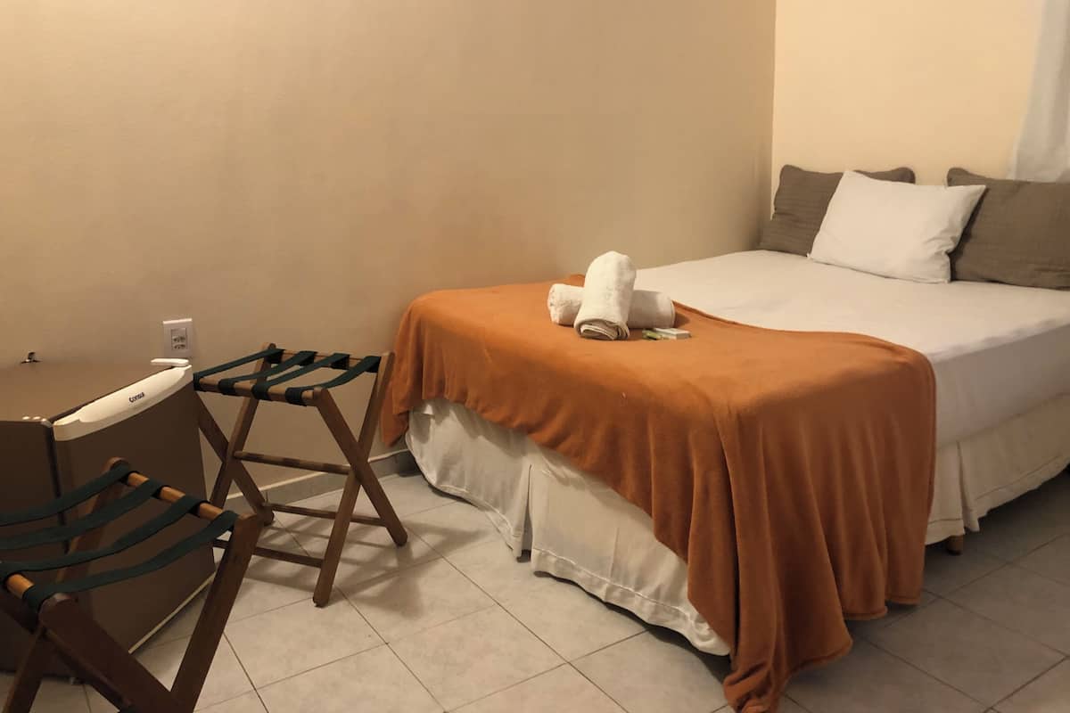 Quarto duplo standard | 1 quarto, cortinas blackout, berço de viagem, Wi-Fi de cortesia