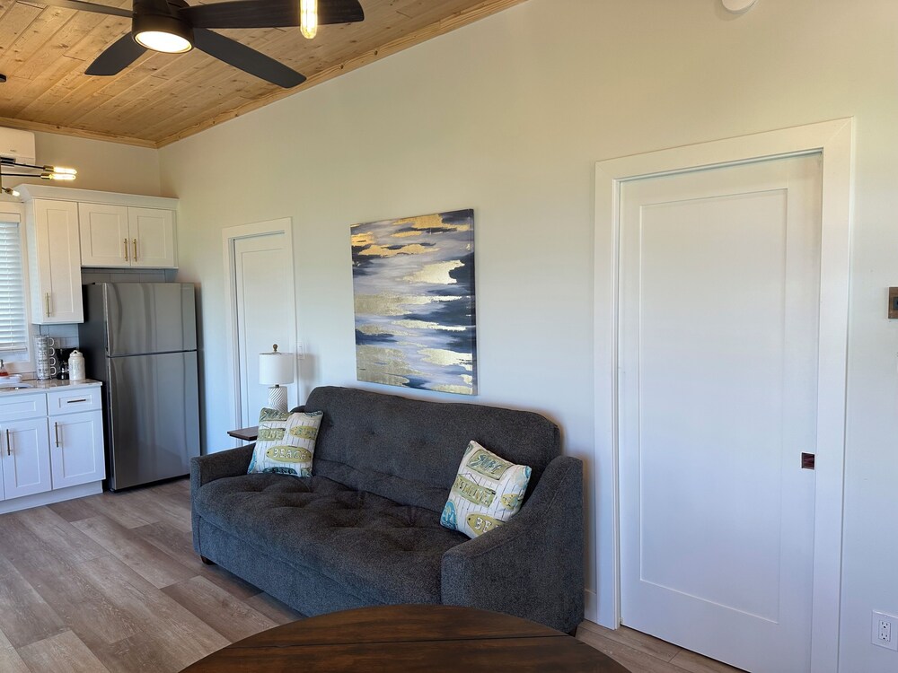 Brand New Modern Cabin Steps Away From Beautiful Houghton Lake - Houghton Lake, MI