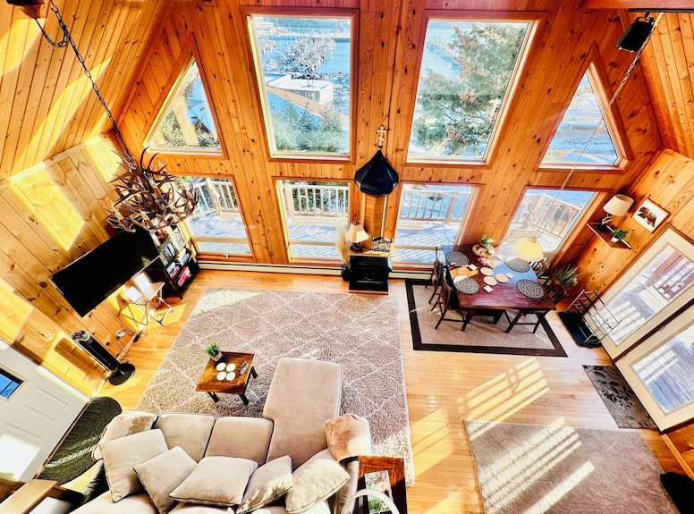 Majestic Bear- Central Location With Spectacular Views ️ - Kodiak, AK