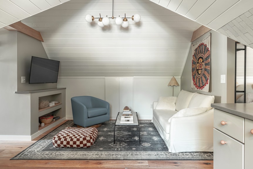 Modern Cozy Carriage House On Quiet Corner Lot -Walk/bike To Downtown- Sleeps 5 - Arkansas