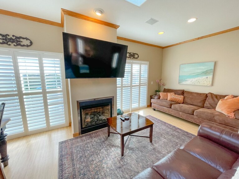 2 Min Walk To Beach! Large Home! Rooftop Deck! - Pismo Beach, CA