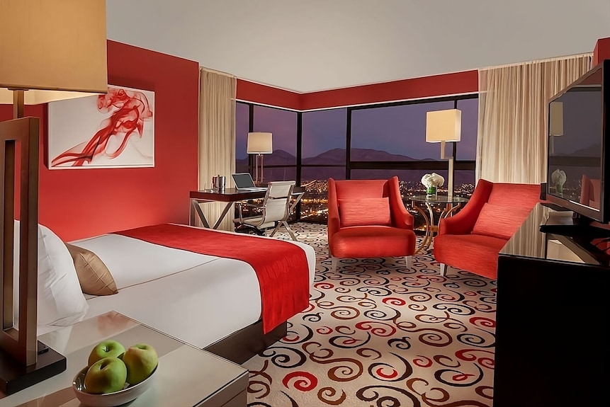 Make Your Trip More Enjoyable! Rooftop Pool, City View, Complimentary Parking! - Las Vegas, NV