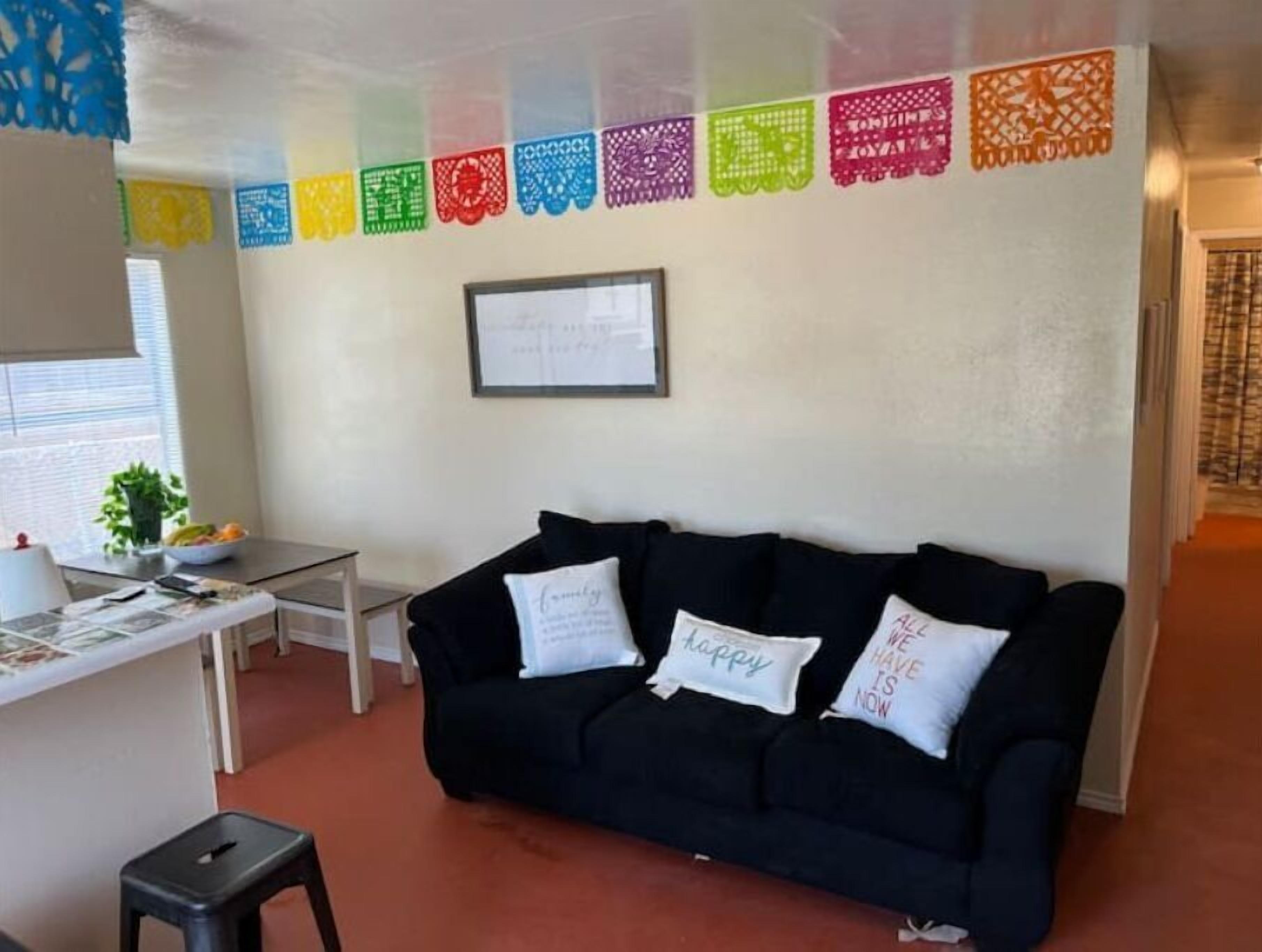 Cute And Cozy Home Duplex By South Side Lions Park - Green Acres Golf and Games - San Antonio