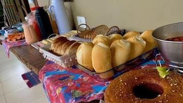 Pequeno-almoço tipo buffet diário incluído