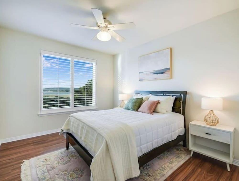Paradise on Lake Travis - Travis Landing | Vrbo
