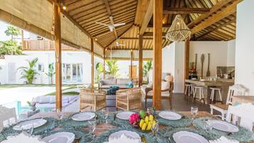 Vila luxo, 5 quartos, piscina particular, vista para a piscina | Sala de jantar