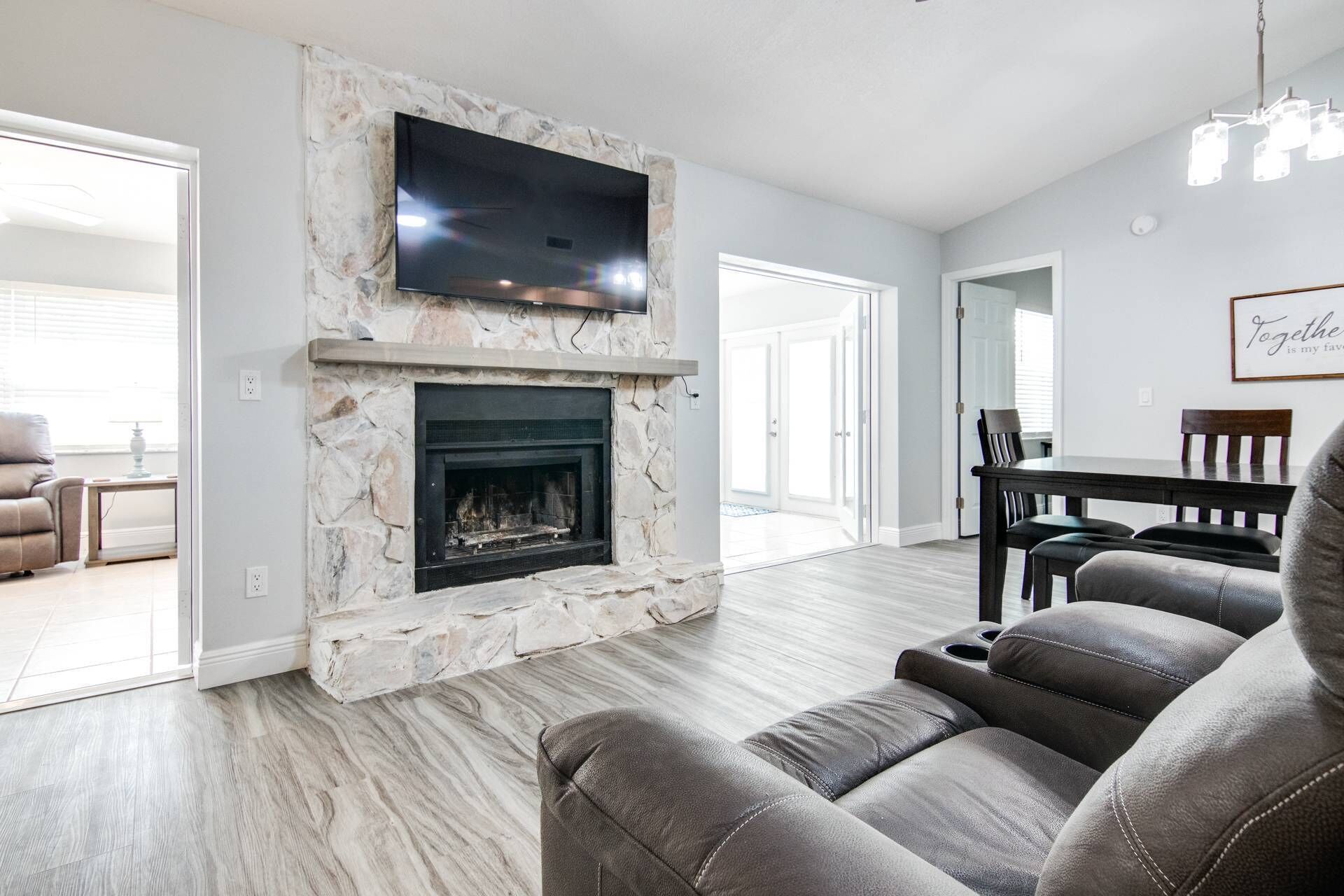 Pet Friendly Retreat Near Tampa | Sunroom & Fenced Yard | Long Stays Welcome - Plant City, FL