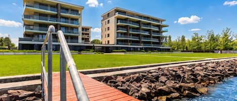Apartamento família, vários quartos, ao lado do lago (Lake Side Luxury-Steps To The Lake) | Fachada