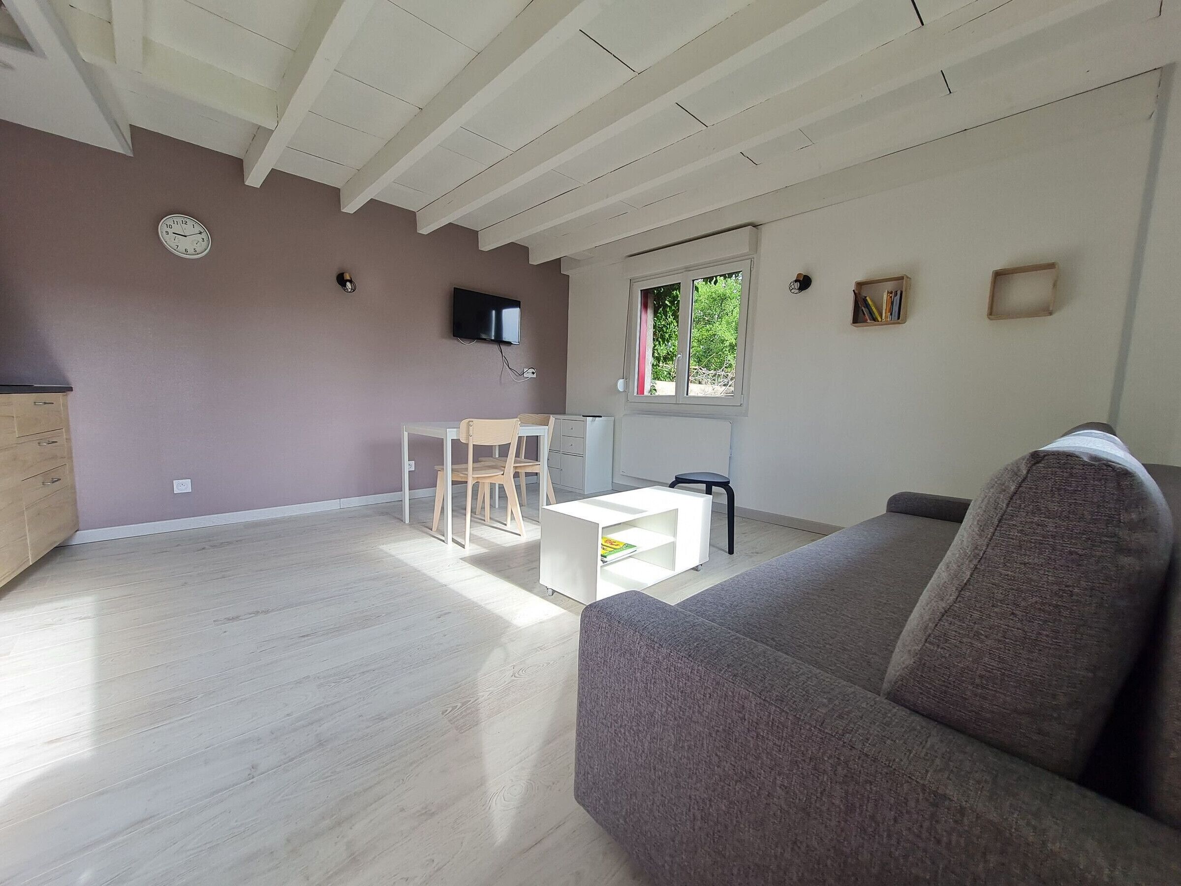 Charming Garden Retreat: Cozy Studio, Private Terrace, Near Vineyards & Forest Trails - Lorraine