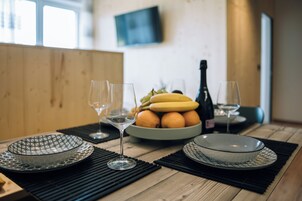 Apartamento conforto | Opções para refeição no quarto