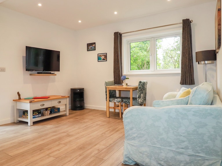 Pheasant View, Pet Friendly, With A Garden In Carnon Downs - St Mawes