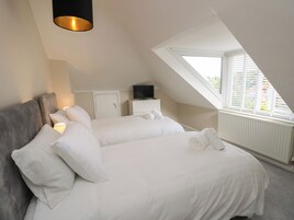 3 quartos, com decoração personalizada, com mobília individualizada 