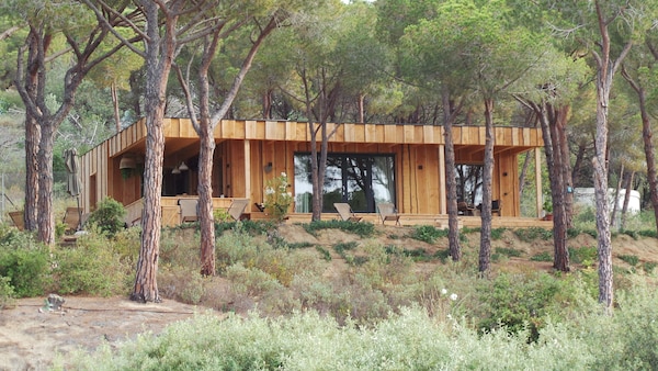 Houten Villa Op Groot Prive Landgoed Aan Kust Barcelona Met Zeezicht En Wellness - Mataró