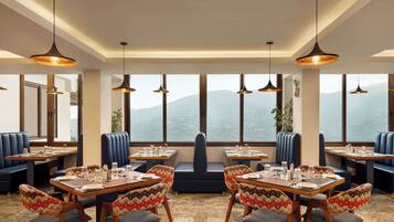 Pequenos-almoços, almoços e jantares servidos