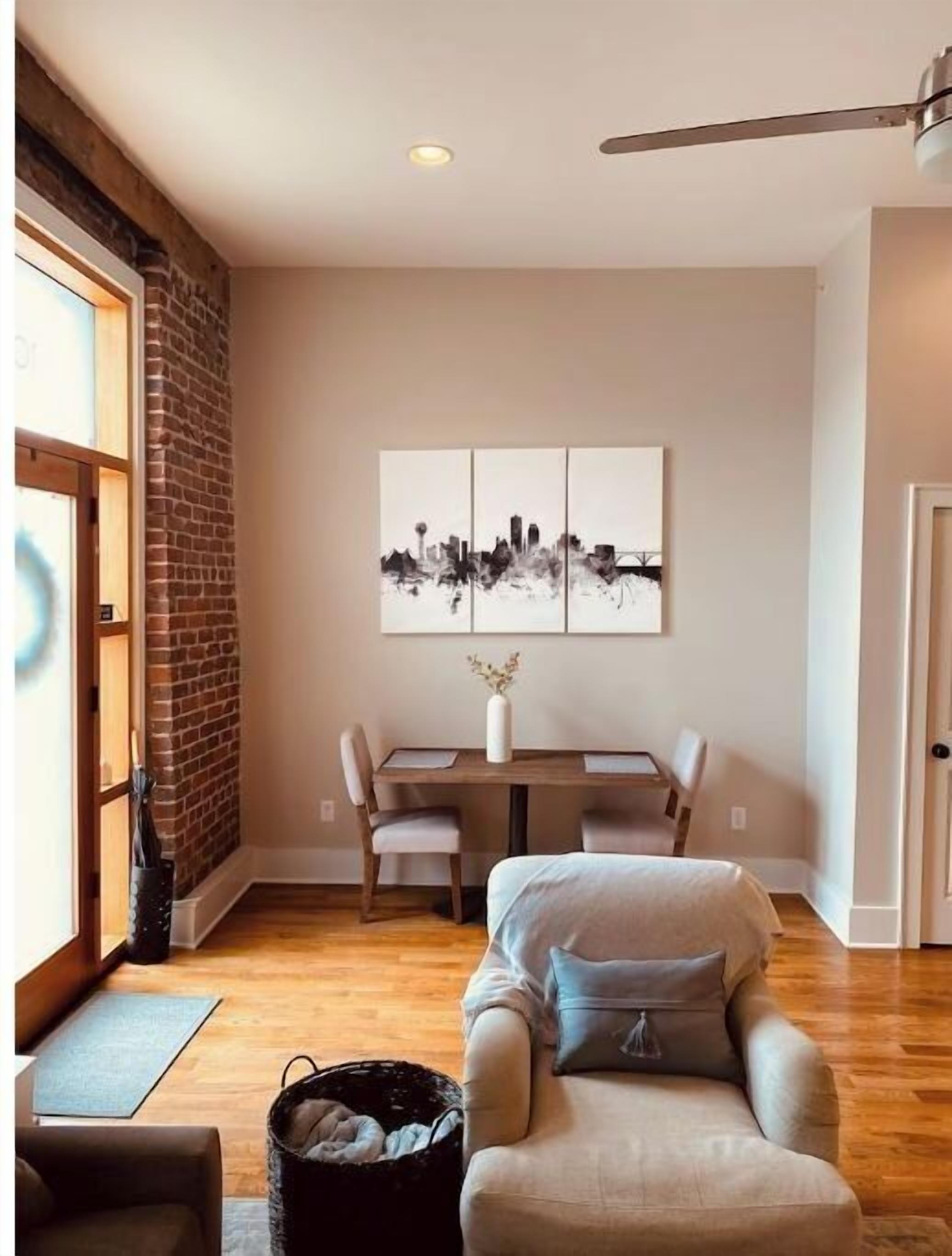 Downtown Getaway With Gated Parking & Two King Size Beds! - Neyland Stadium Knoxville