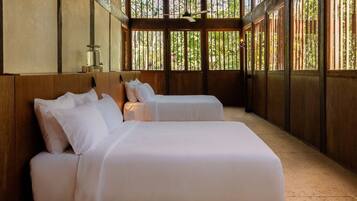 Two-Bedroom Pool Villa | Roupas de cama premium, edredons de pluma, frigobar, cofres nos quartos