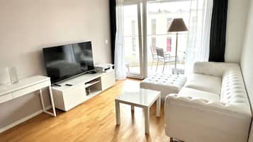 Condo, 2 quartos | Área de estar | Smart TV, impressoras