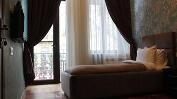 Quarto Nobre, 2 quartos, varanda, Vista para a cidade | 1 quarto, cofre no quarto, secretária, cortinas/cortinados opacos